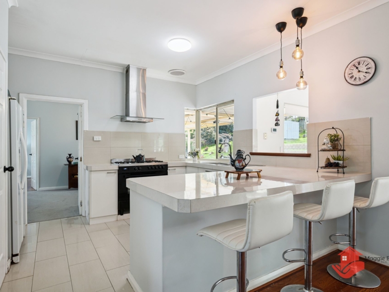 10 Ophelia Grove, Mount Nasura WA 6112 | Maggie Burke Real Estate